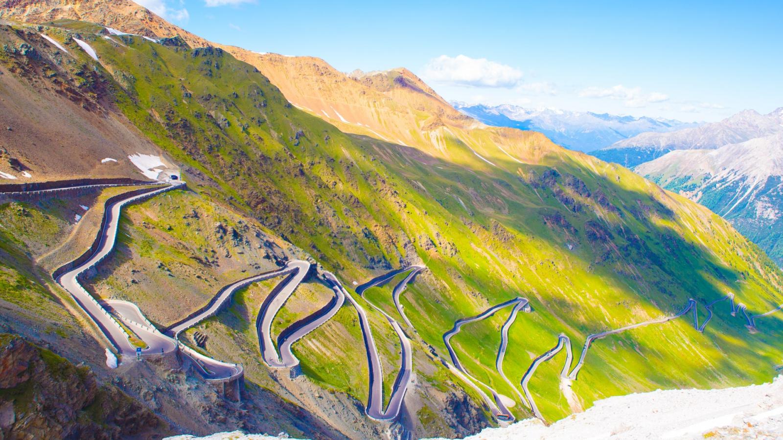 Stelvio Pass | CAR & MOTOR